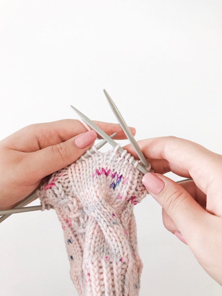 Knitting Tutorial: 10-stitch Left Leaning Cable